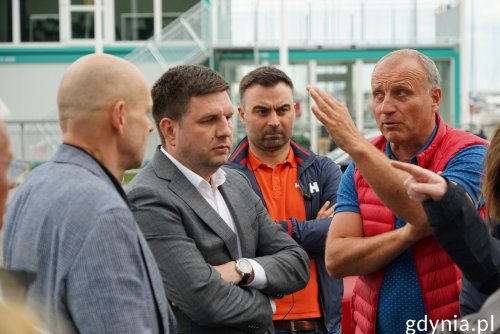 Spotkanie studyjne dotyczące zagospodarowania Mariny Gdynia. Na zdj. m.in. wiceprezydent Maciej Zielonka i mieszkańcy (fot. Magda Śliżewska)